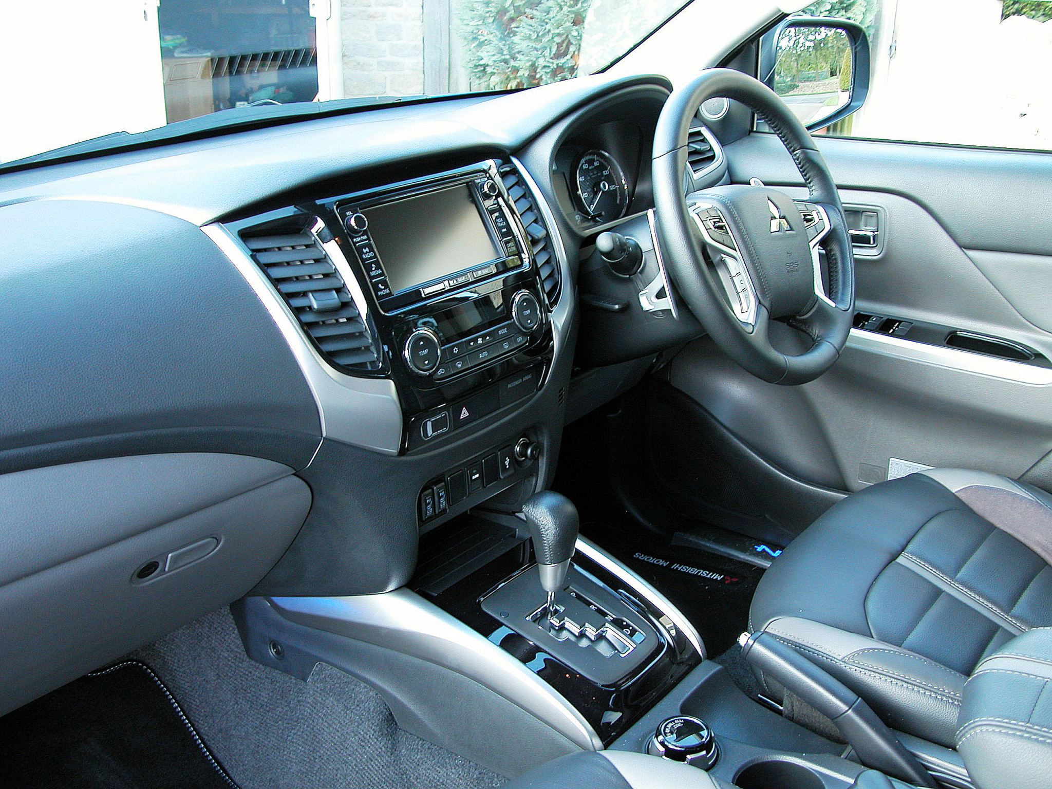 Mitsubishi L200 Warrior Interior