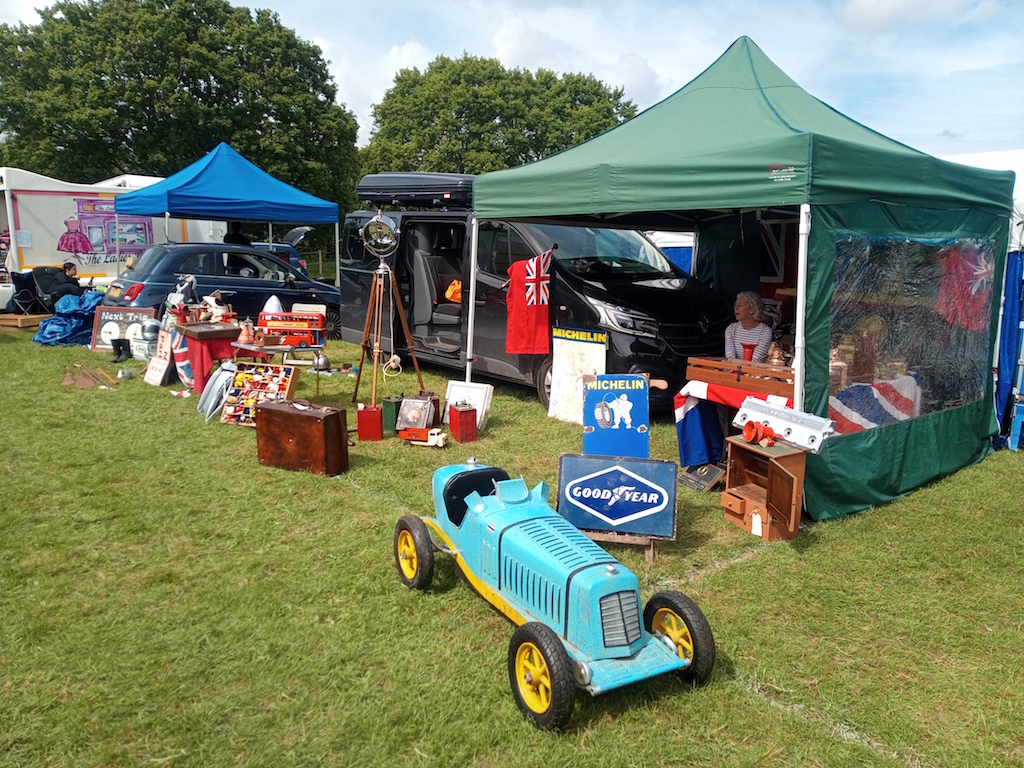 Beaulieu’s Spring Autojumble 2024 – Wheels Alive
