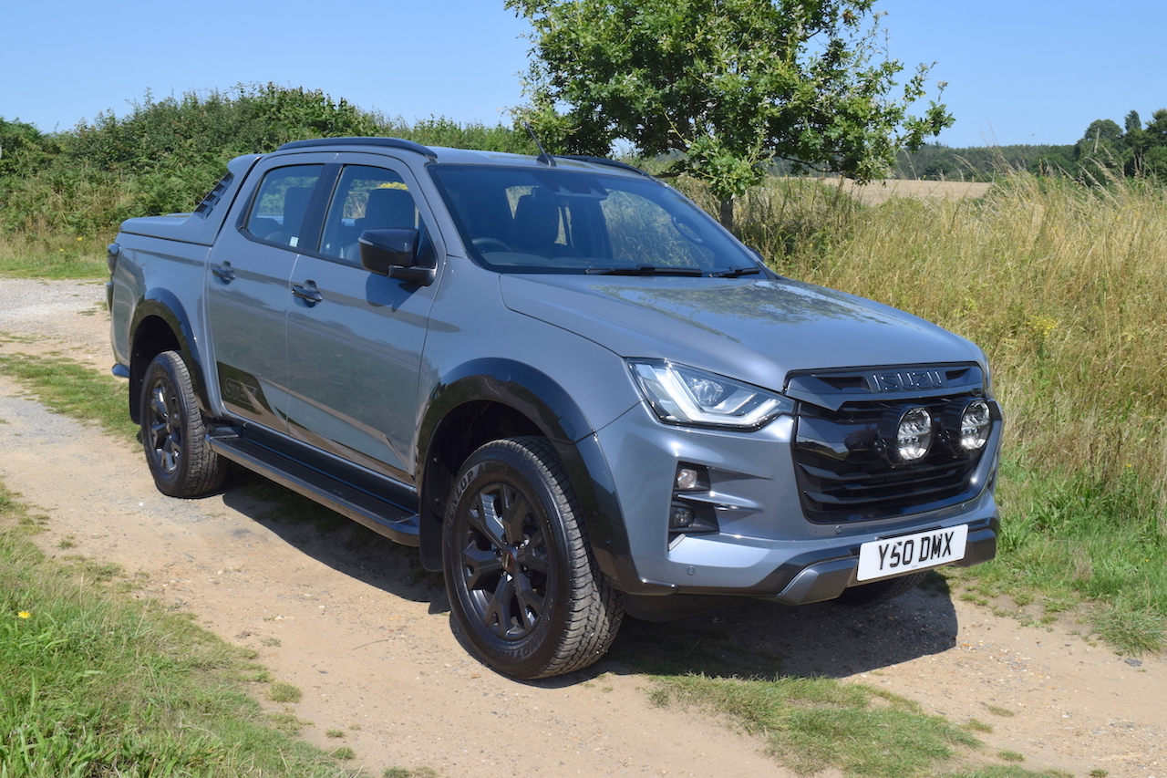Isuzu ‘New Look’ D-Max V-Cross STEEL Edition Double Cab – Road Test ...